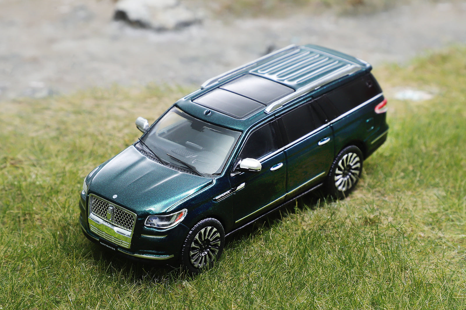 Shadow Pro 1:64 Lincoln Navigator (3 Colours) – Horizon Diecast
